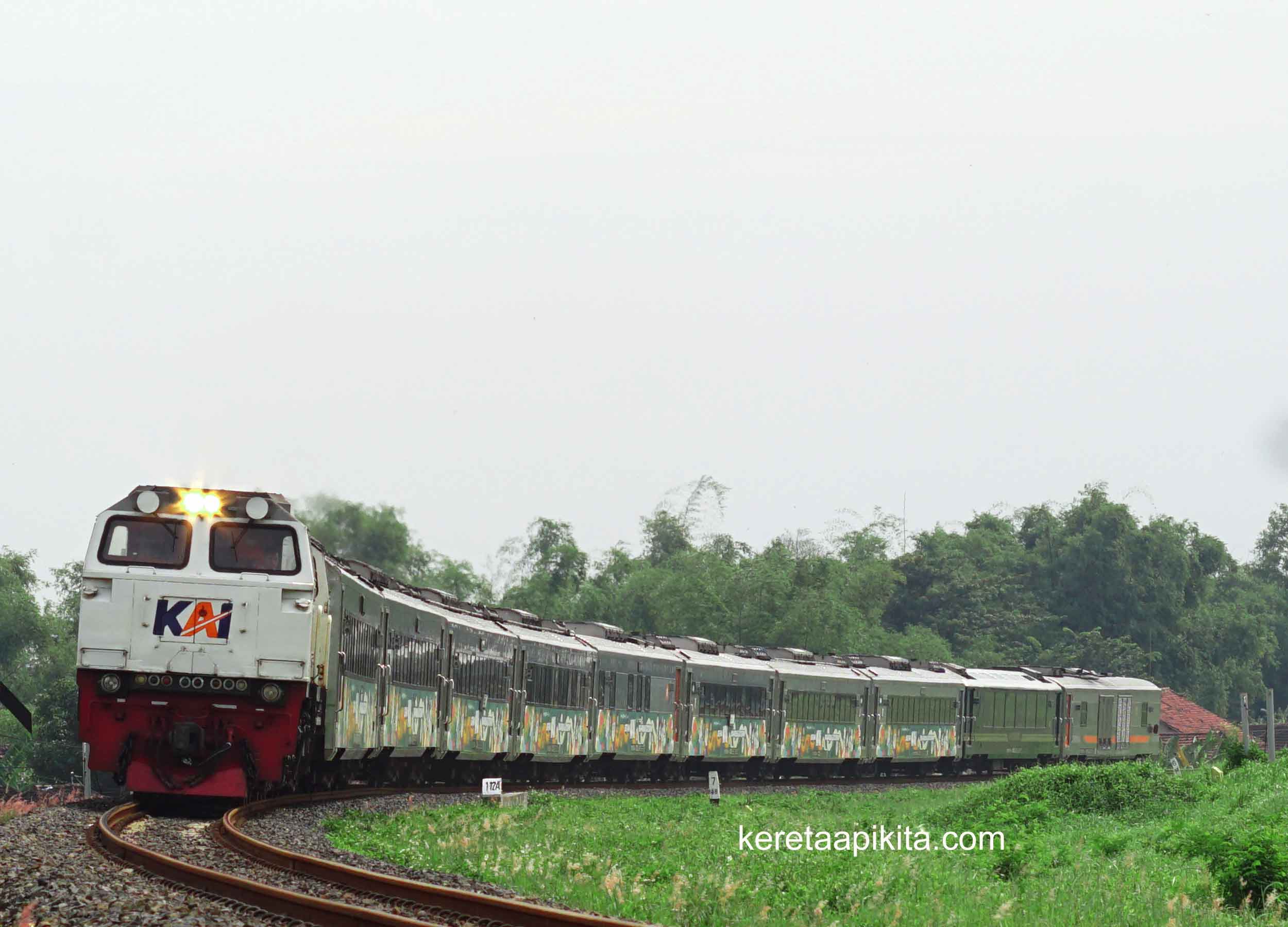 Pesona KA Argo Wilis Edisi Kartun Tematik Lebaran 2025 - Kereta Api Kita