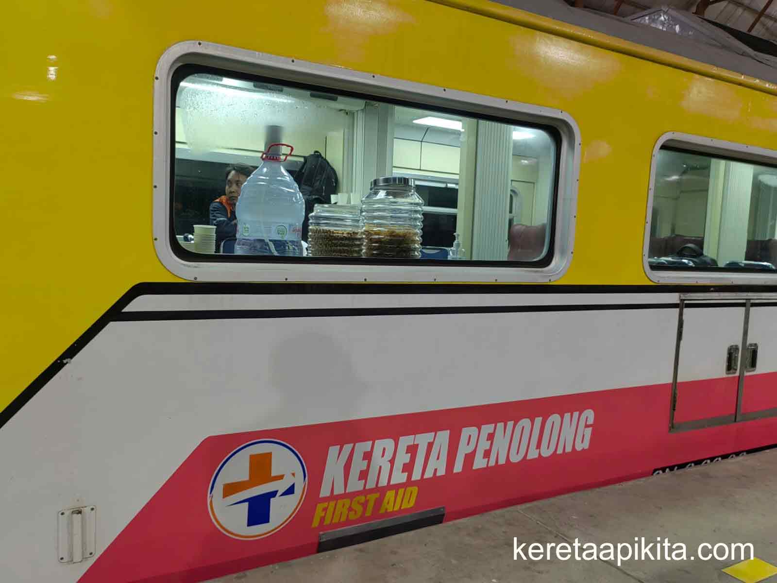 Kereta-Penolong - Kereta Api Kita