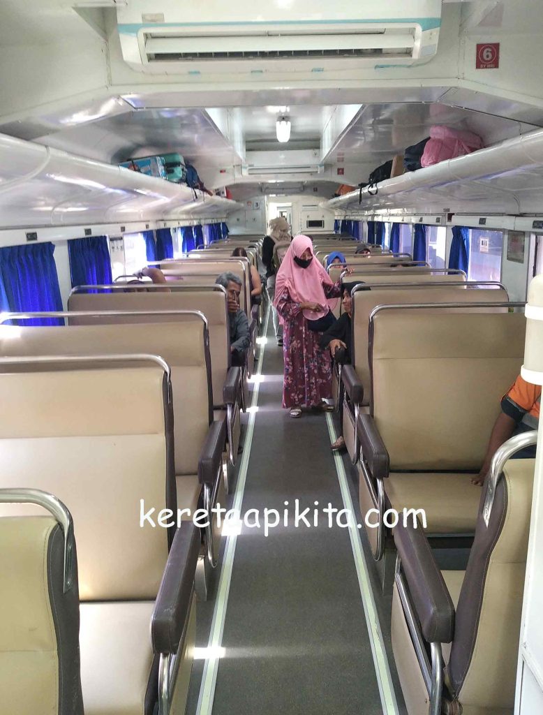 Pengalaman Perjalanan Naik Beberapa Kereta Kelas Bisnis - Kereta Api Kita