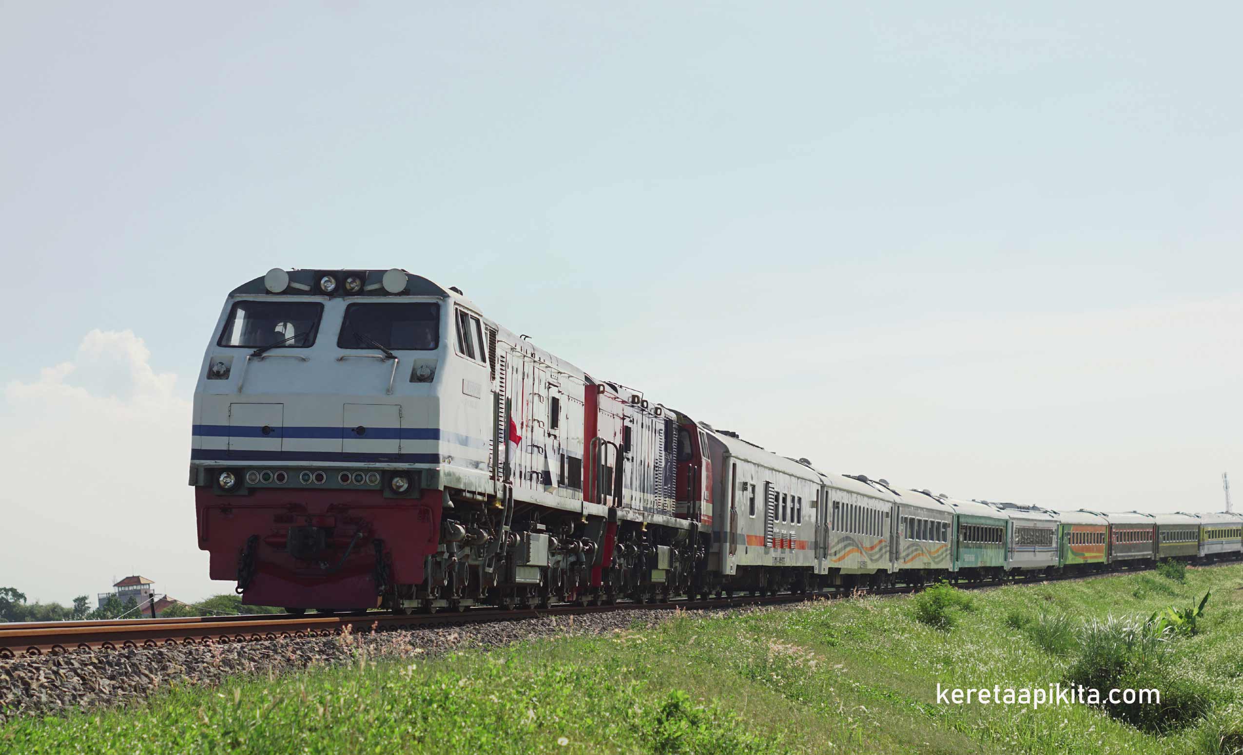 Hunting Foto Parade Livery Kereta Dari Masa Ke Masa - Kereta Api Kita