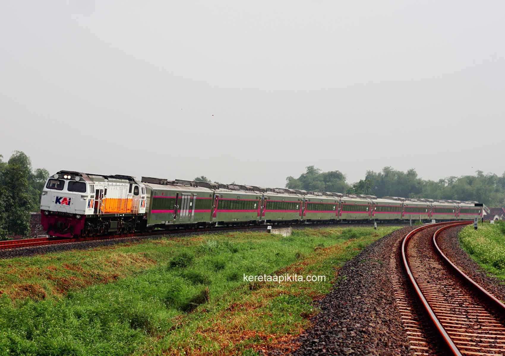 KA Argo Wilis Eksekutif Stainless Steel New Generation - Kereta Api Kita