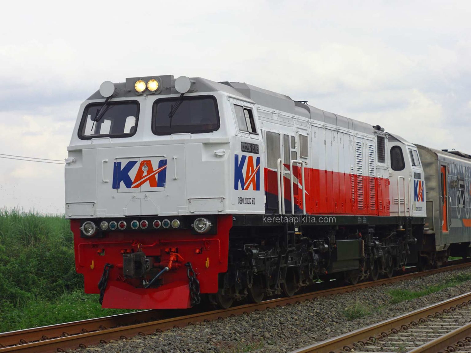 Lokomotif CC206 15 06 YK Menarik KA Jayakarta Premium Mild Steel ...