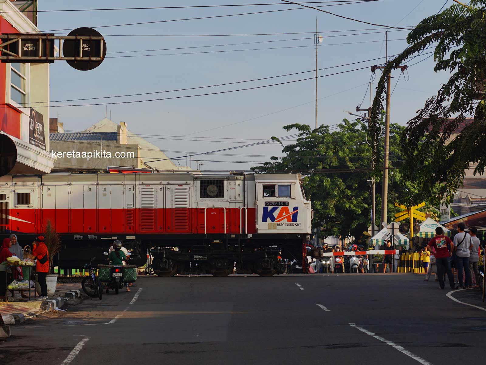 7 Lokomotif CC 206 Yang Di Mutasi Dari Sumatera ke Jawa - Kereta Api Kita